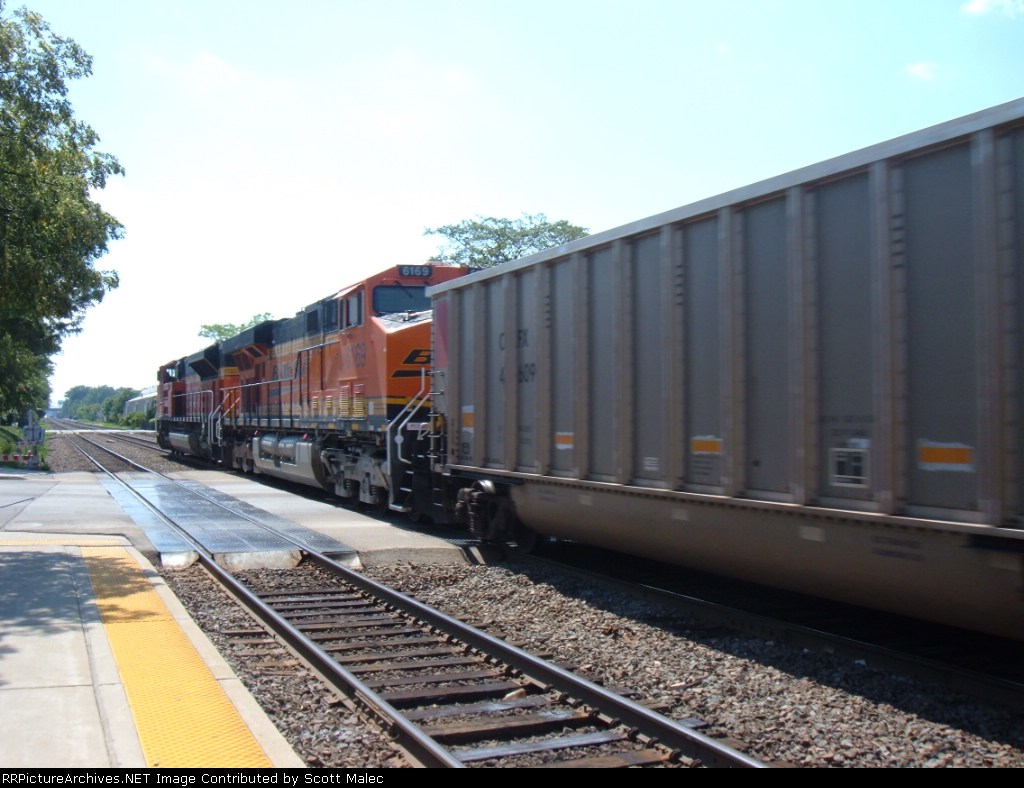 BNSF 9339 & 6169